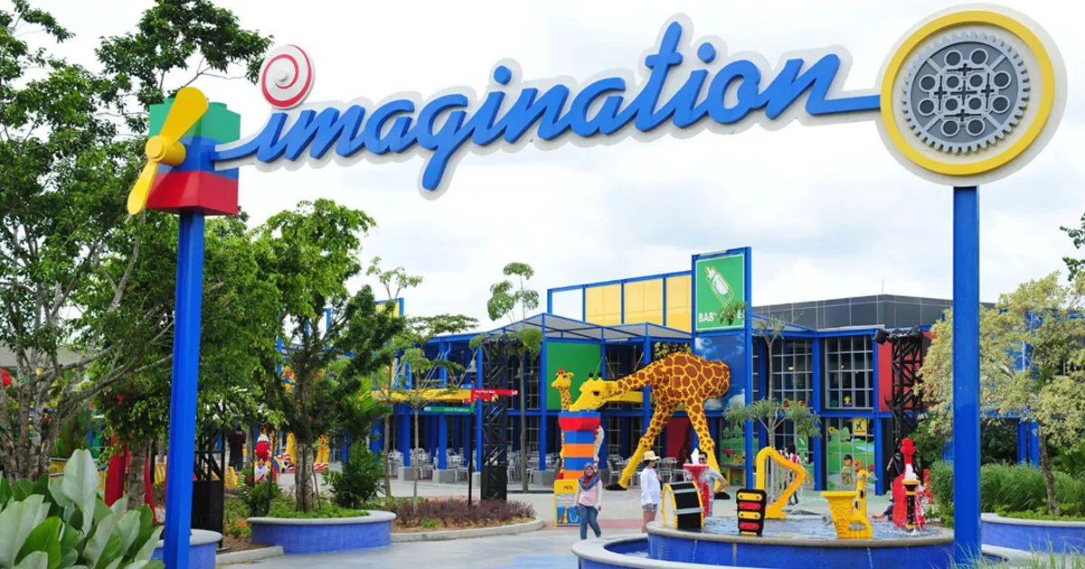 Observation Tower | Theme Park | LEGOLAND® Malaysia Resort